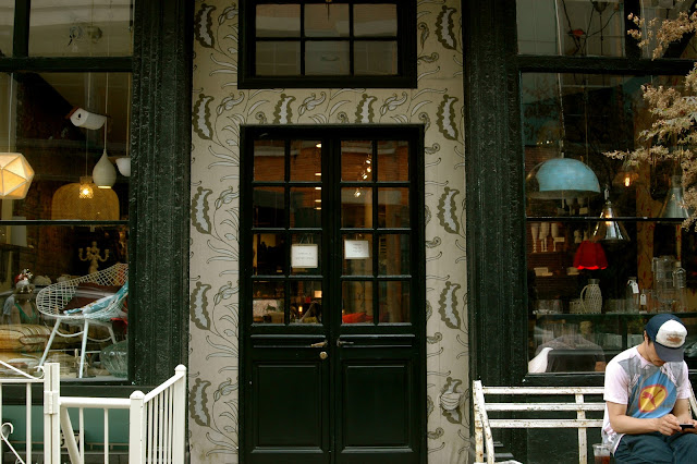 la porte rouge: browsing