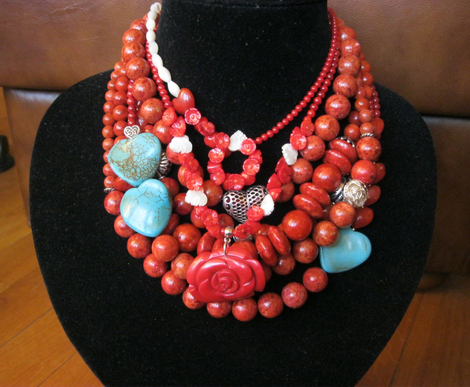 Giuvaer Galeria-DCristal: TARG IN BUCURESTI - BIJUTERII DIN PIETRE ...