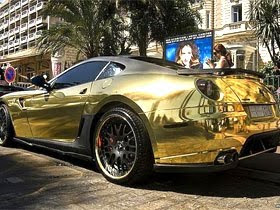 AGUA BOA NEWS: No mundo das extravagâncias, sheik folheia Ferrari com ouro;