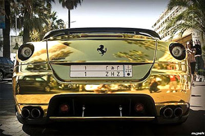 AGUA BOA NEWS: No mundo das extravagâncias, sheik folheia Ferrari com ouro;