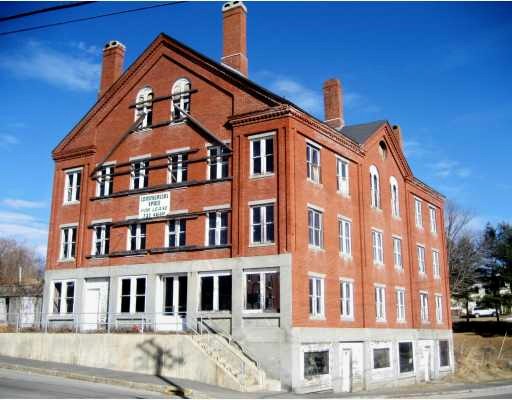 From City to Suburbia: 330 Front, Richmond, Maine 04357