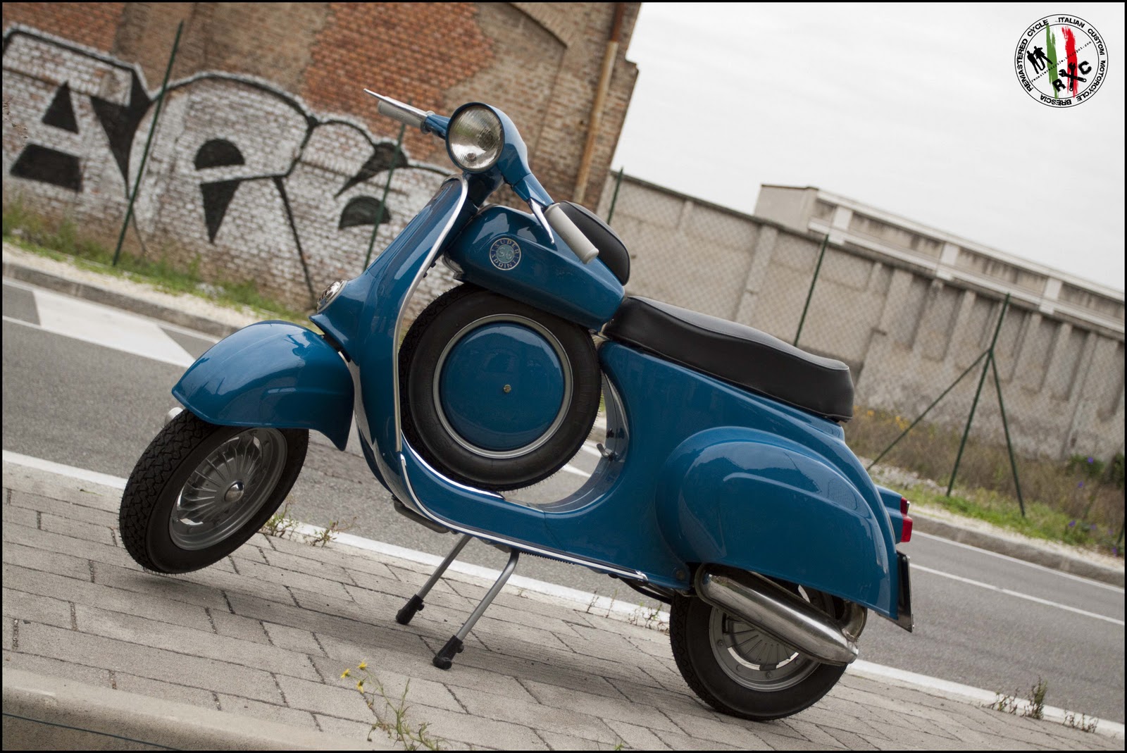 SOY SCOOTERISTA: Vespa SS 90 by Remastered Cycle, Brescia, Italia.