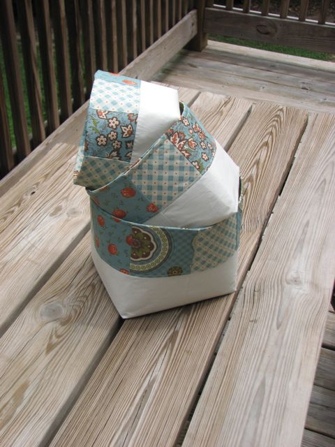 The Crafty Quilter's Closet: Fabric Nesting Baskets- A Tutorial