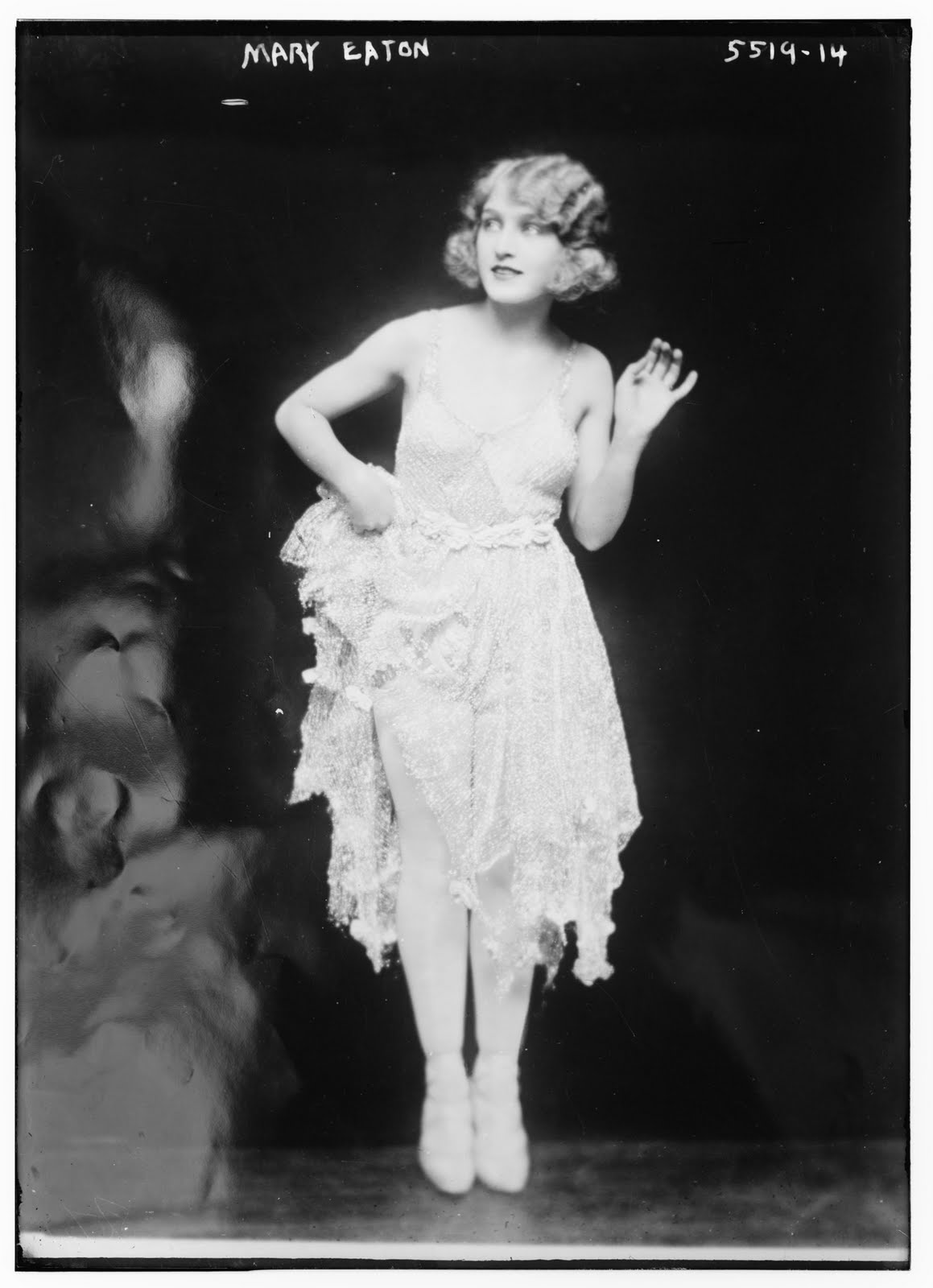 Vintage Ephemera: 1920 photograph, actress Mary Eaton in Dance Pose