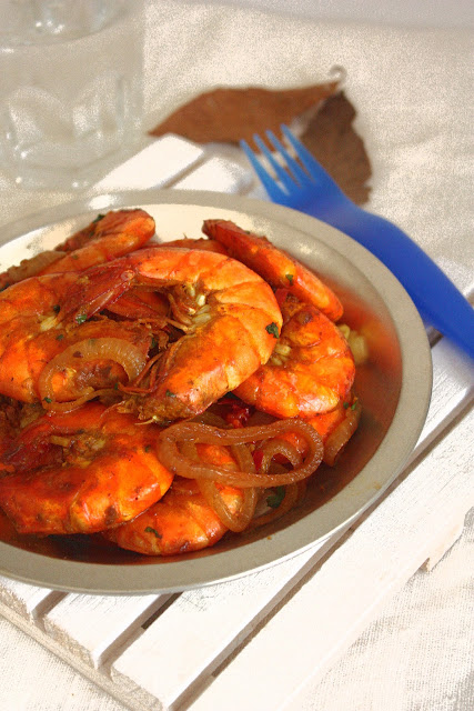 Cherry on a Cake: TUMERIC 'N TAMARIND PRAWNS