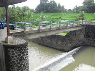 Civilio Engineerio: Makalah Bendung