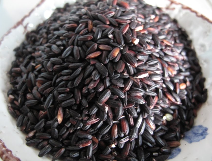 Foodiva's Kitchen: Black Rice Sushi Rolls