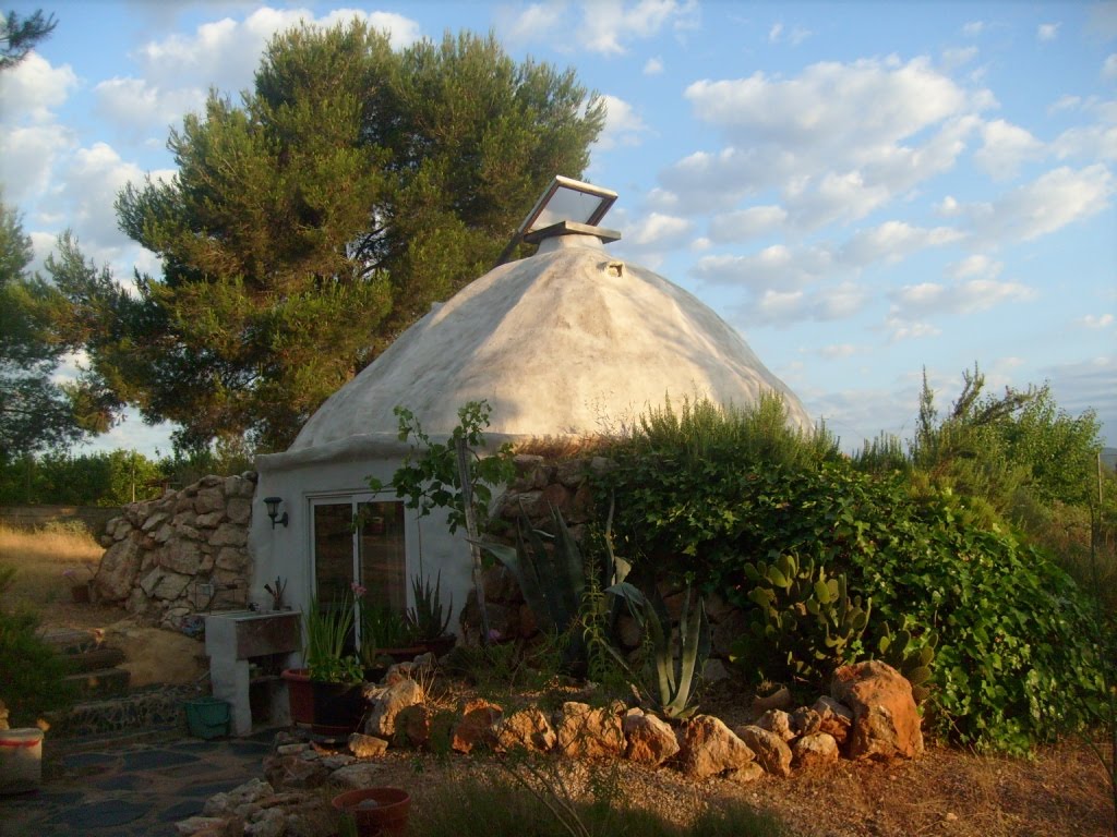 the earthship style hut.