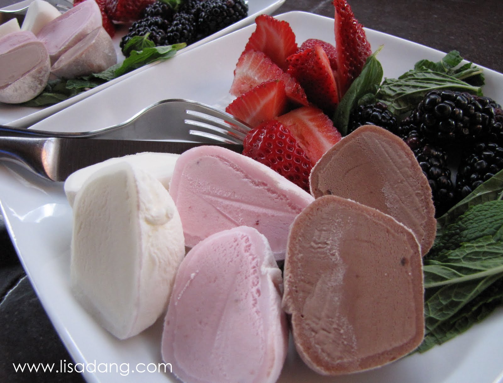 Dang It Delicious: MOCHI, berries, mint...perfect finish