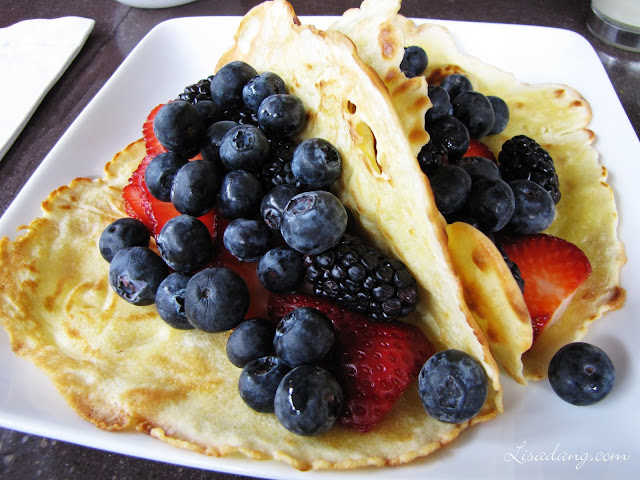 Dang It Delicious: Crêpes (berry-taco style)