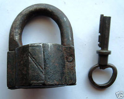RestraintsBlog: RARE ANTIQUE BRASS OR IRON LOCK WITH KEY