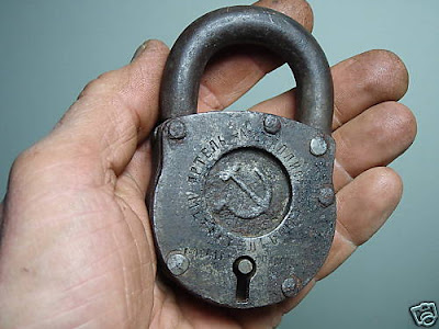 RestraintsBlog: ANTIQUE RUSSIAN HAMMER & SICKLE PADLOCK