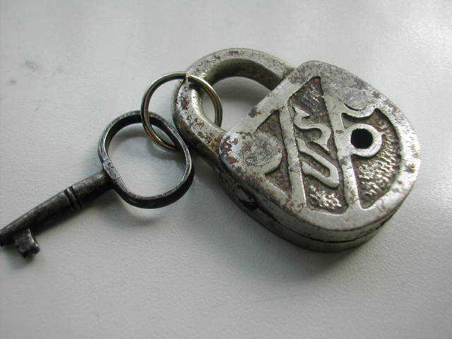 RestraintsBlog: Miniature Antique MOON Padlock US Lock 1860-80