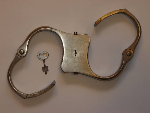 RestraintsBlog: Another Set of Bean Giant Handcuffs