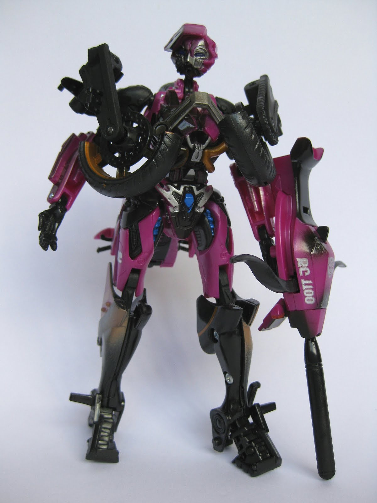deSMOnd Collection: Hasbro - Exclusive Battle Damage "Arcee" Pt.2