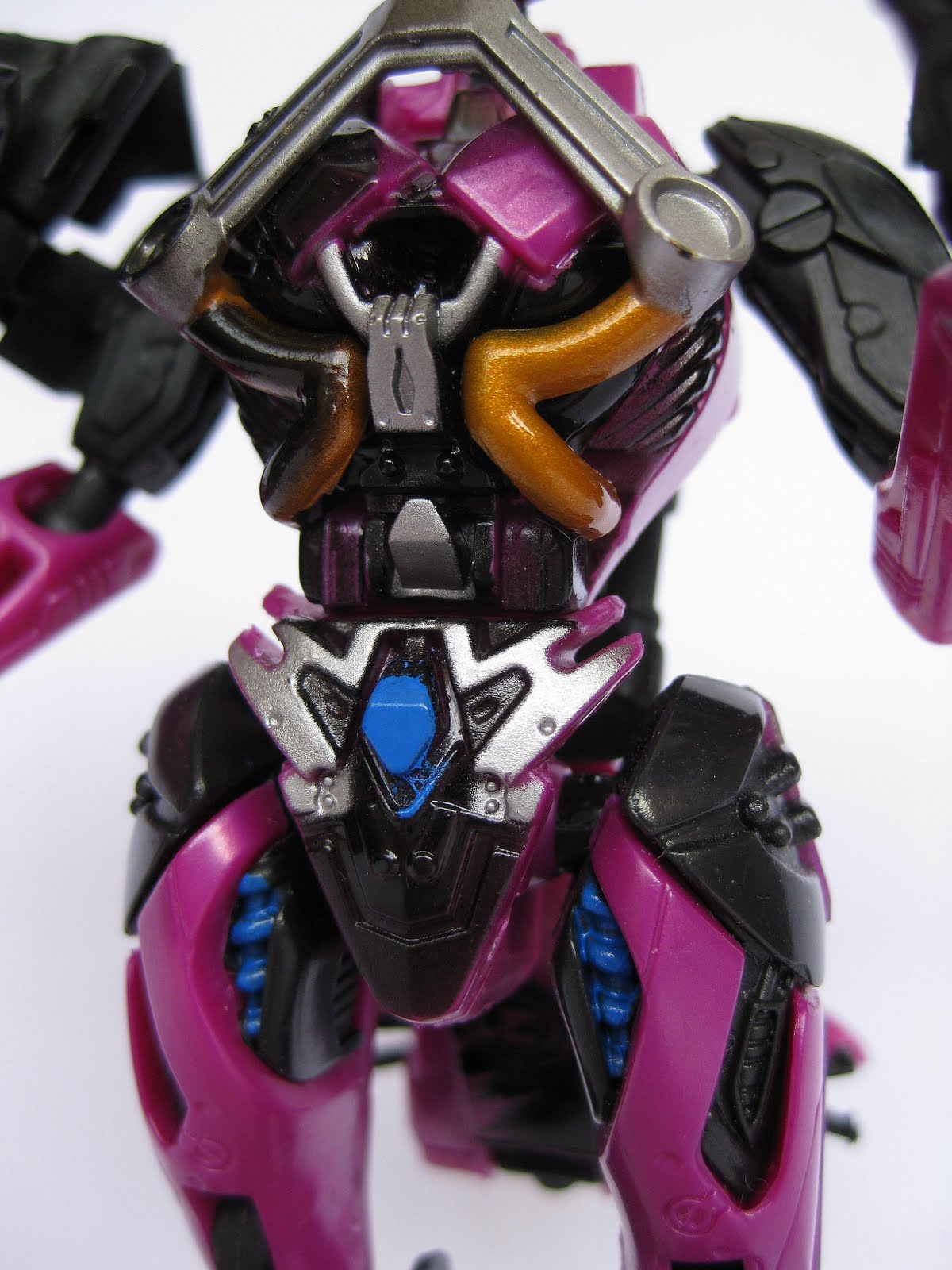 deSMOnd Collection: Hasbro - Exclusive Battle Damage "Arcee" Pt.2
