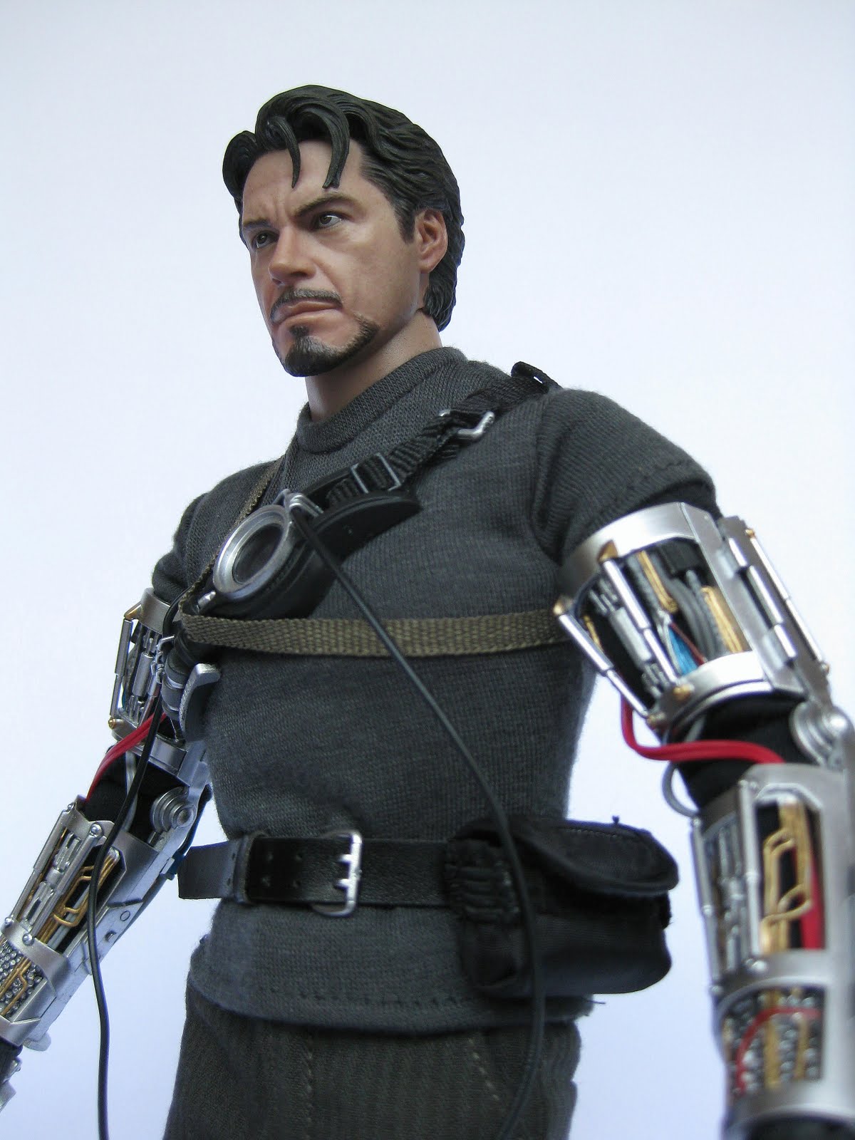 deSMOnd Collection: Hot Toys - Tony Stark in Mech Test Version Pt.2