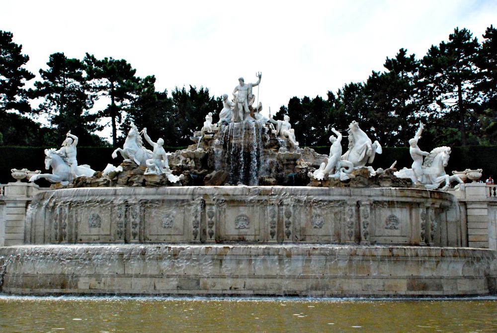 Destinations: NEPTUNE FOUNTAIN AT THE SCHONBRUNN PALACE