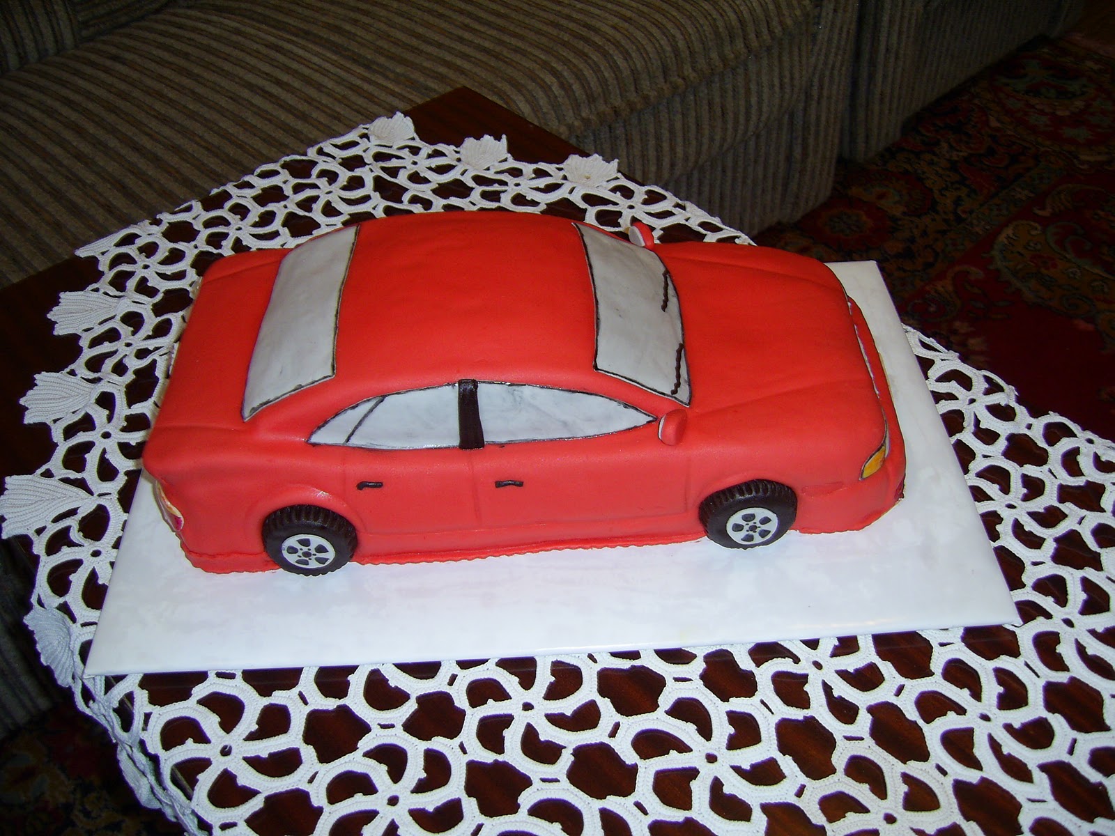 Mama-Mio Cakes: Tort masina