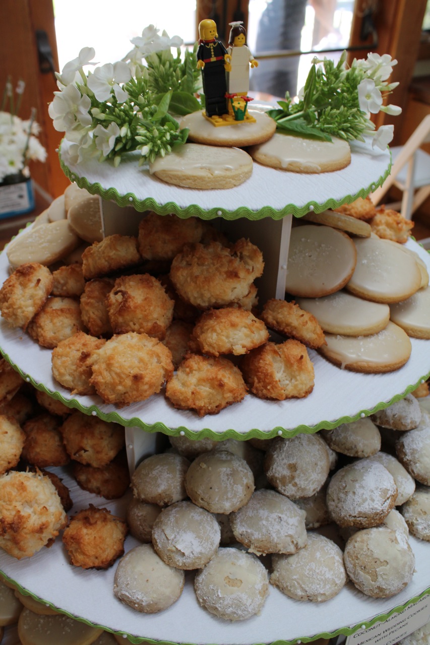 Sweet Contraptions: Wedding Cookies