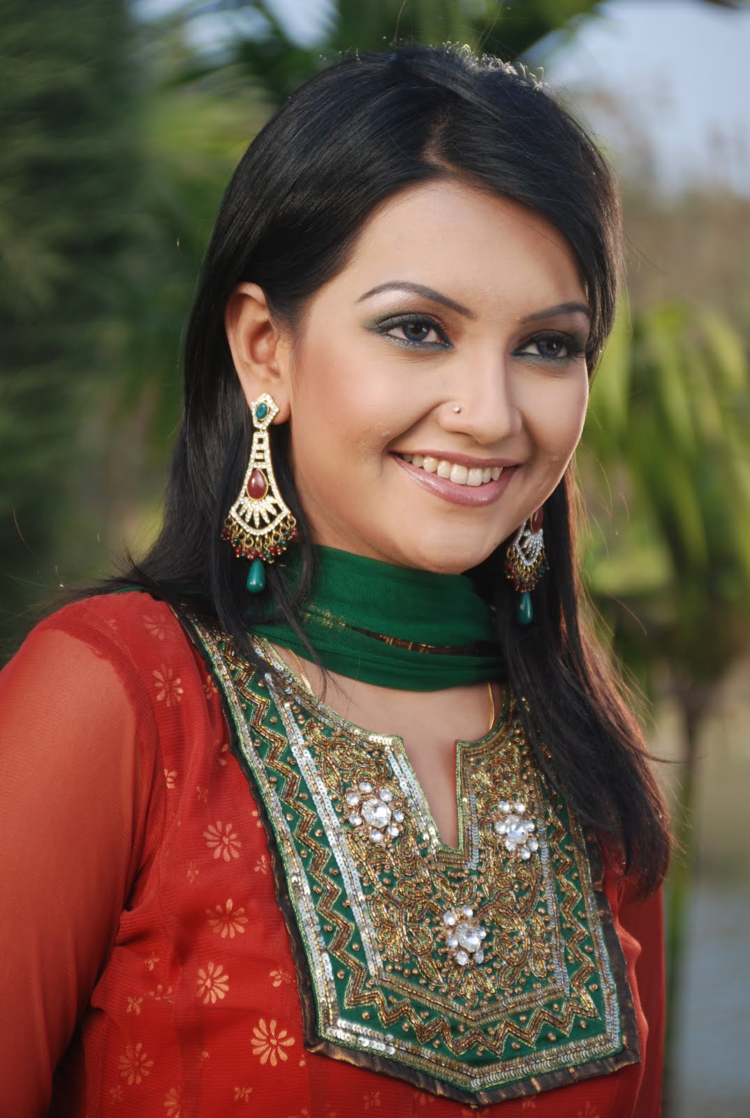 Bangladesh art culture: glamoures bright model/actress 'noushin' is ...