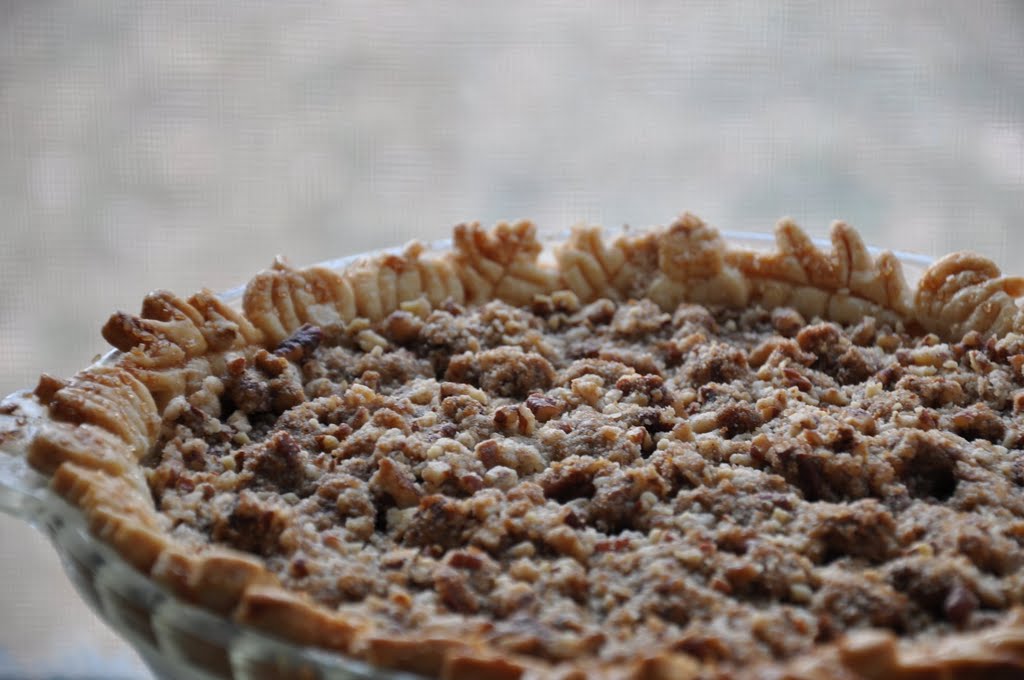 sweet climate: Apple-Raspberry Pie with Almond Crumble Topping