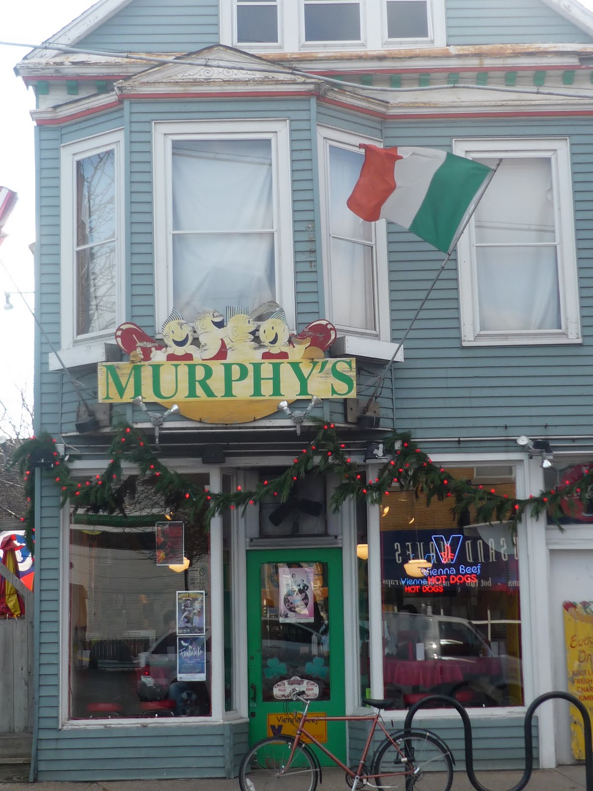 Smokin' Chokin' and Chowing with the King: Murphy's Red Hots