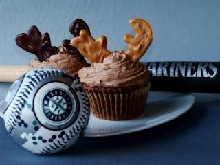 Seattle Mariners Mousse Cupcakes