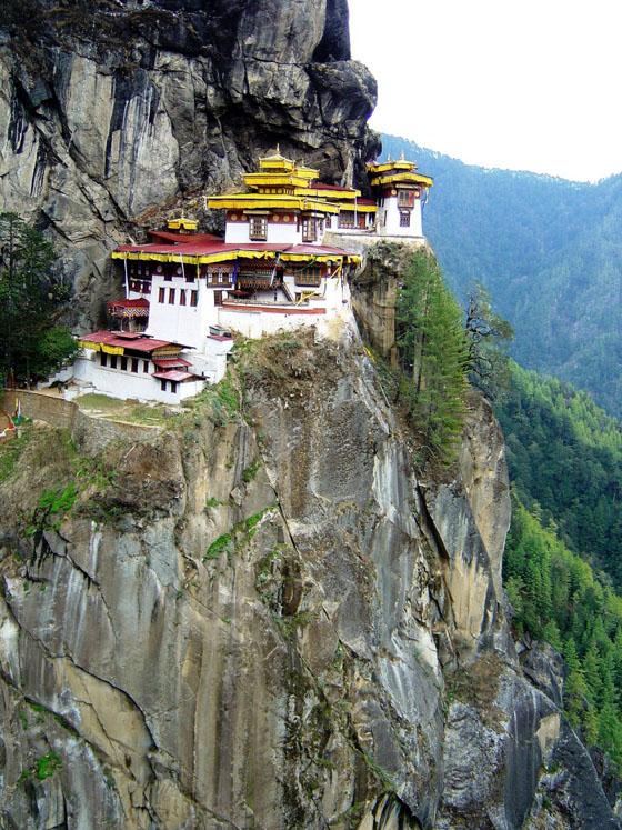 INDIA ON WHEELS - A trip for pleasure!: Bhutan : The Land of Thunder Dragon