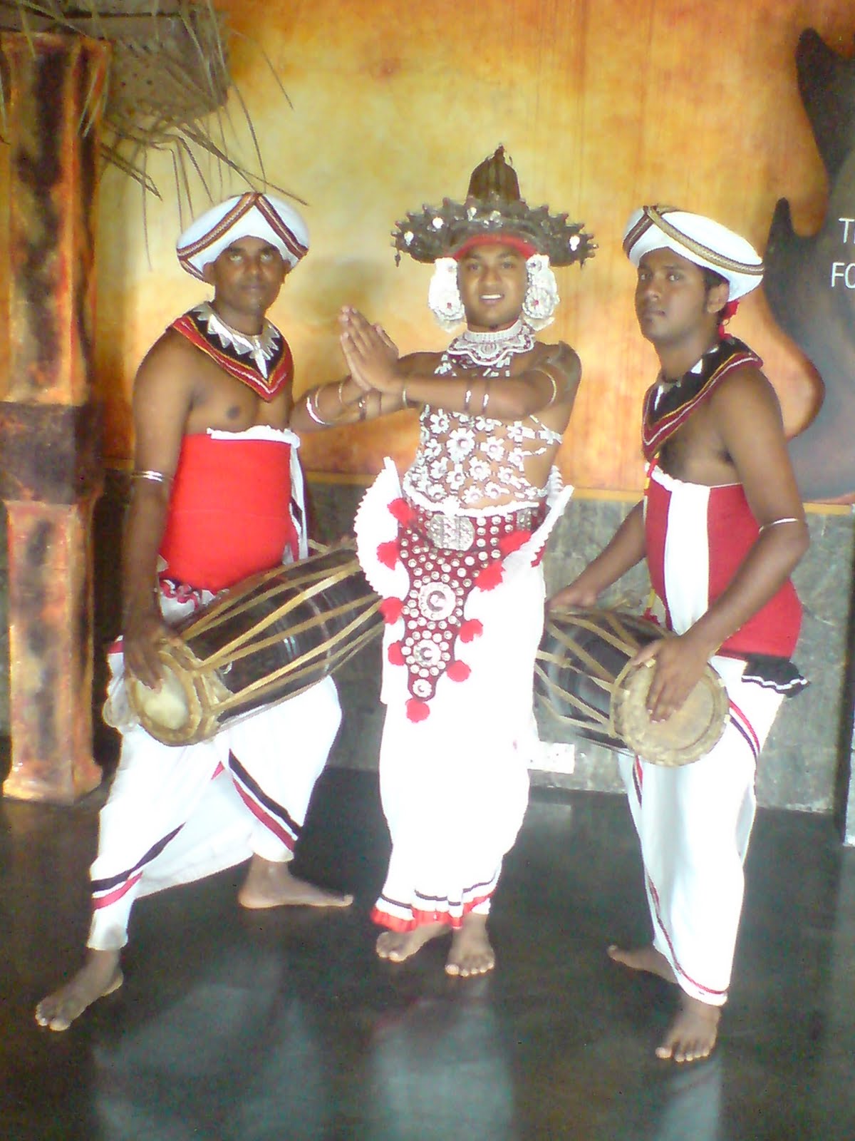 kandyan dance.pictures and Videos