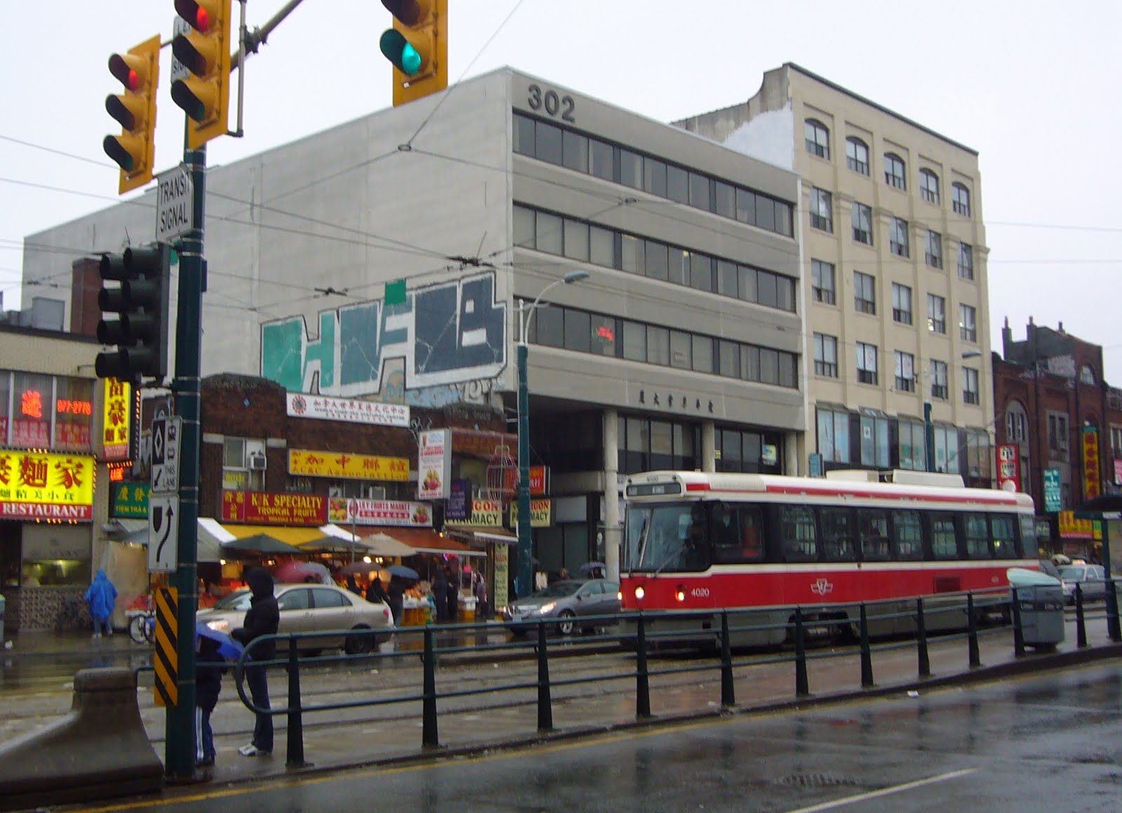 lost toronto: Spadina and Dundas/Then and Now