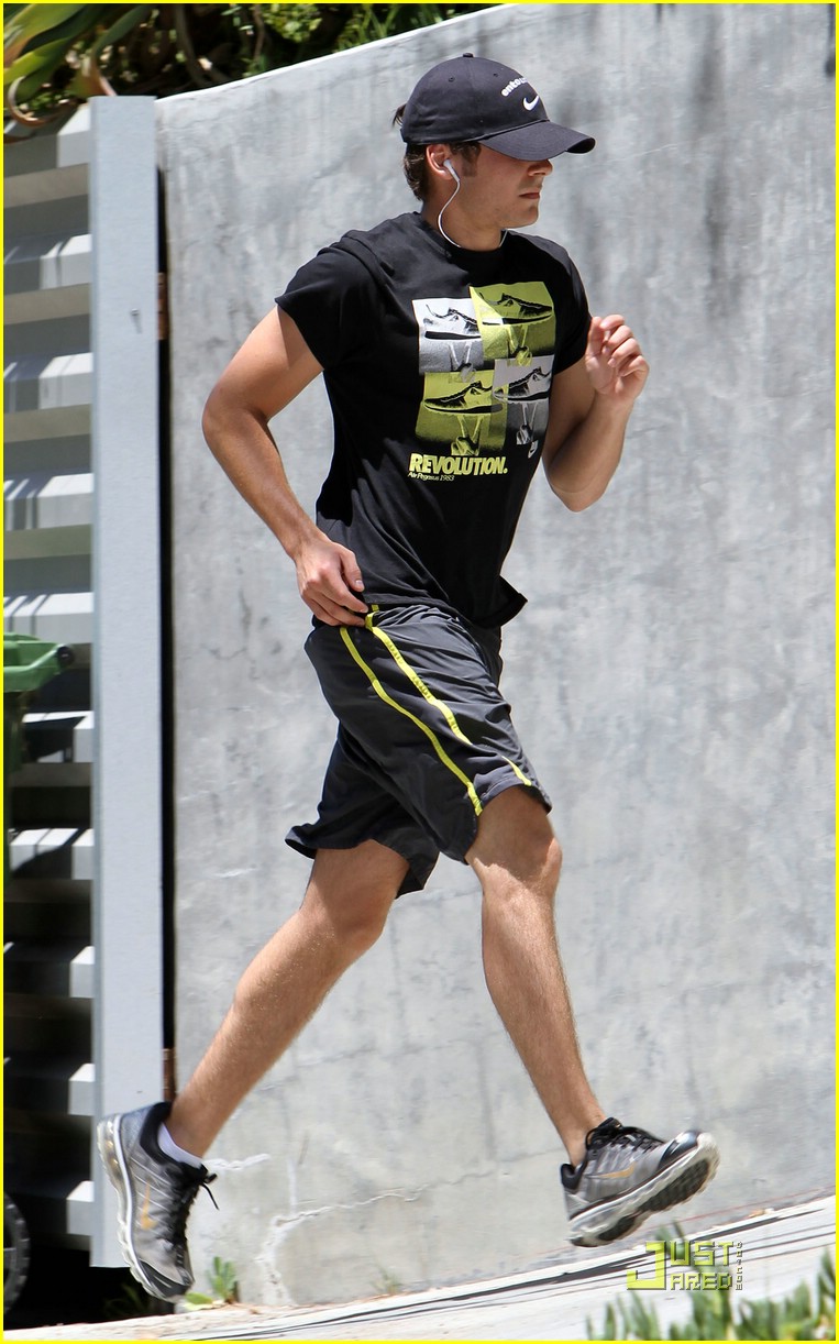 NOT ANOTHER CELEBRITY BLOG-THE CELEBRITY BLOG: Spotted... Zac Efron ...