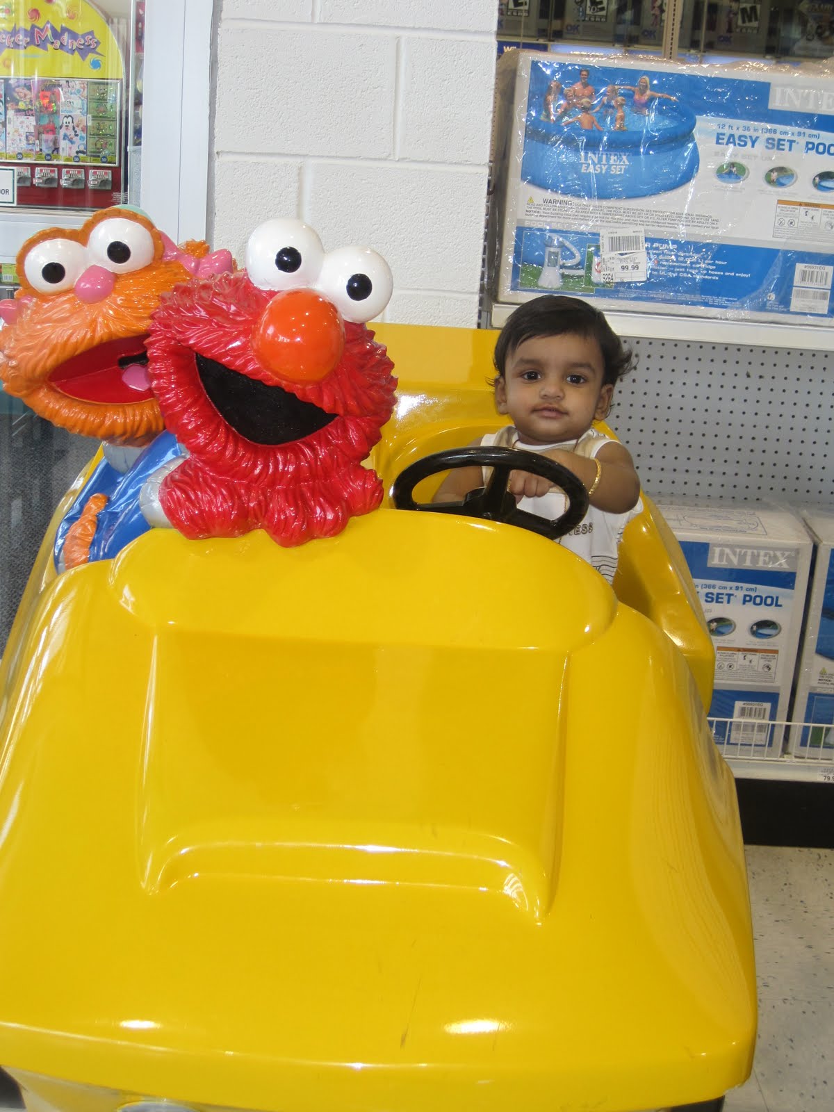 Its My Life: Akash Elmo Ride in Toysrus