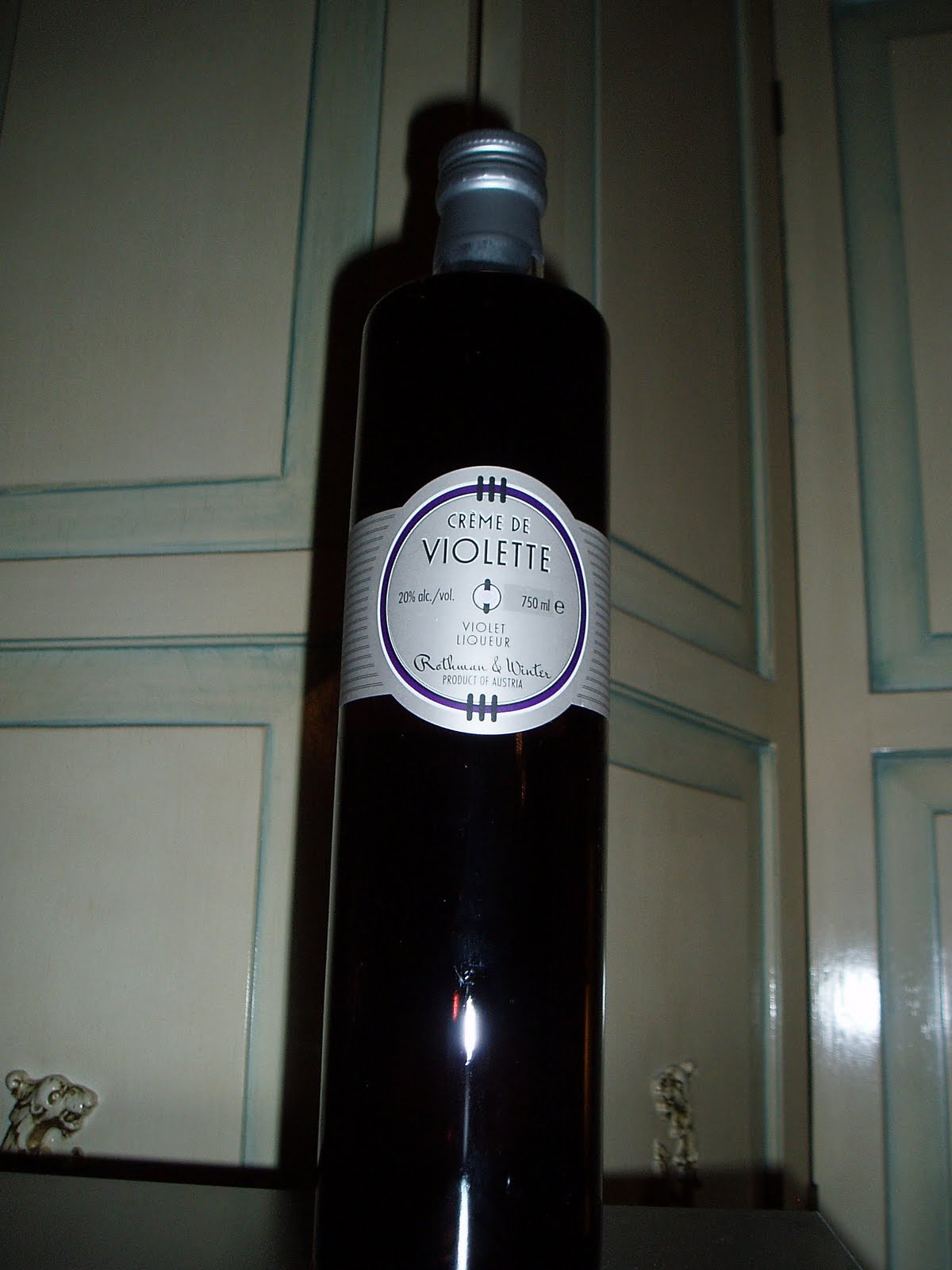 Creme de Violette » The Red Shaker