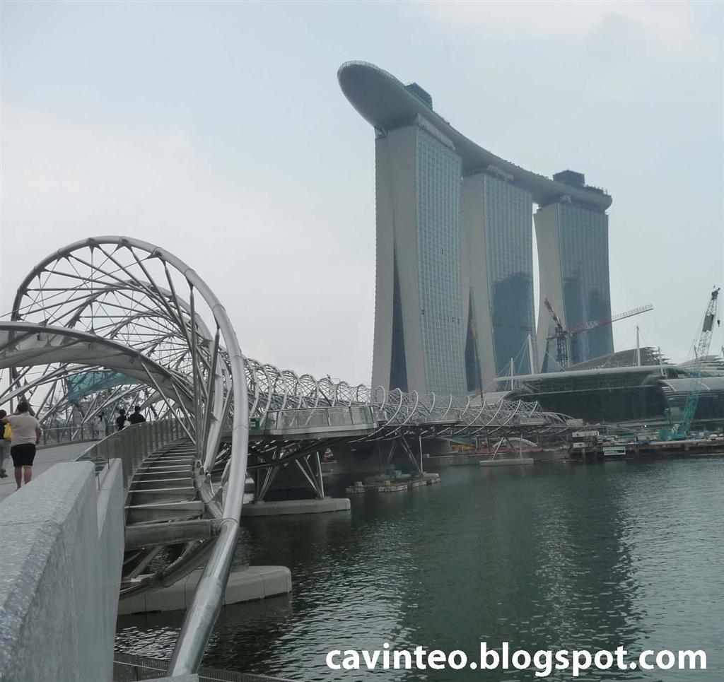 Entree Kibbles: Helix Bridge - An Iconic Structure @ Marina Bay (Beside ...
