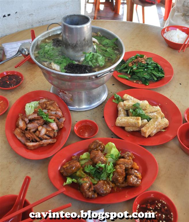 Entree Kibbles: Fish-Head Steamboat (鱼头炉) @ Nan Hwa Chong (南華昌亚秋)