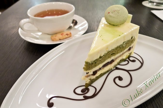 TheHungrySaint food review: Midori: Japanese Green Tea Sponge Cake