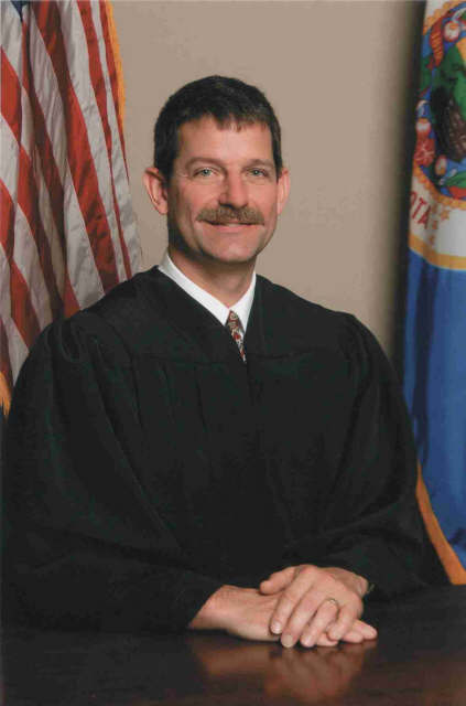 BAD LAWYER: Judge Orders Lawyer to Apologize to Cop for "Rough Language ...