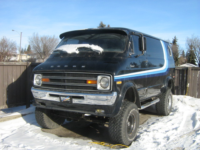 my 70s retro van (1975 Dodge Tadesman 4x4): 1975 Dodge Tradesman 4x4