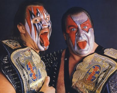 DUNIA GUSTI: -Smash the Demolition evolusion.