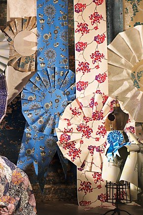 simply pretty wedding: Paper decorations