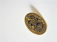 GIFTS DIMENSION: Collar Pin Sommelier