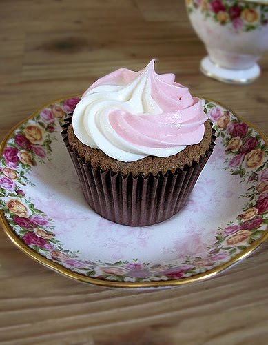 Two Tone Frosting | Cupcake Journal