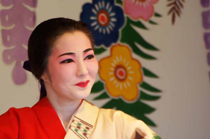 Ryukyu Life: Sunday Photo: Okinawan Dance with Pretty Girls and Some ...