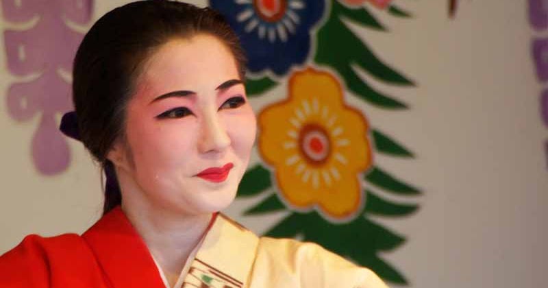 Ryukyu Life: Sunday Photo: Okinawan Dance with Pretty Girls and Some ...