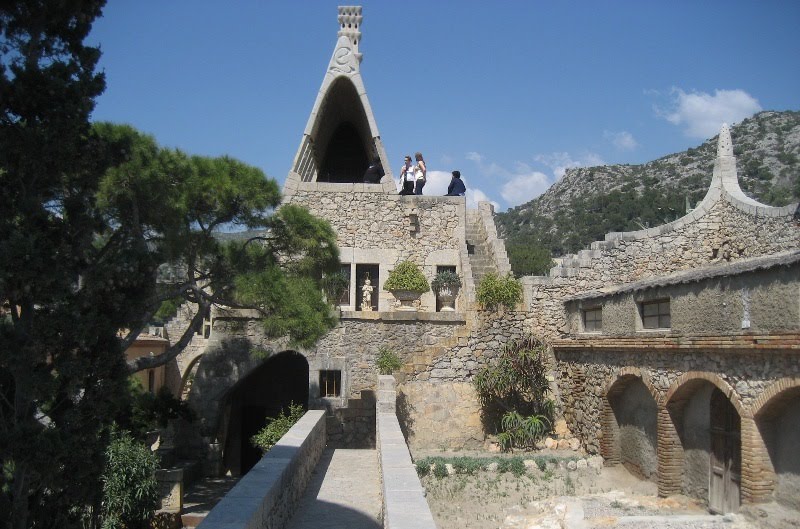 Tibidabo-Kreuzberg: Gaudí-Garraf