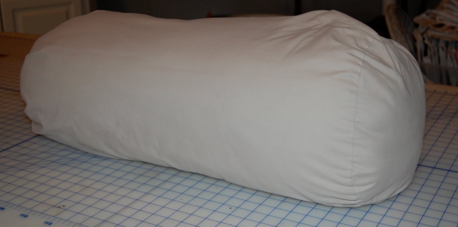 Kendall Boggs Fine Arts and Crafts: Easy Roll pillow tutorial
