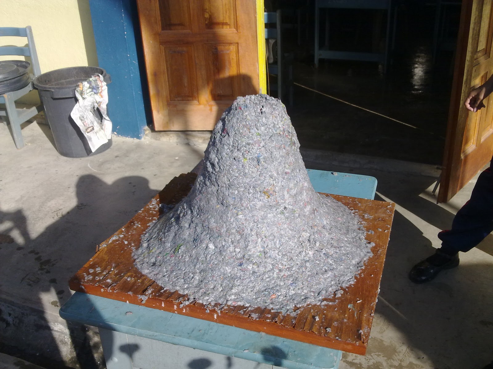 Cikgu Arina: PROJEK MEMBINA MODEL GUNUNG BERAPI