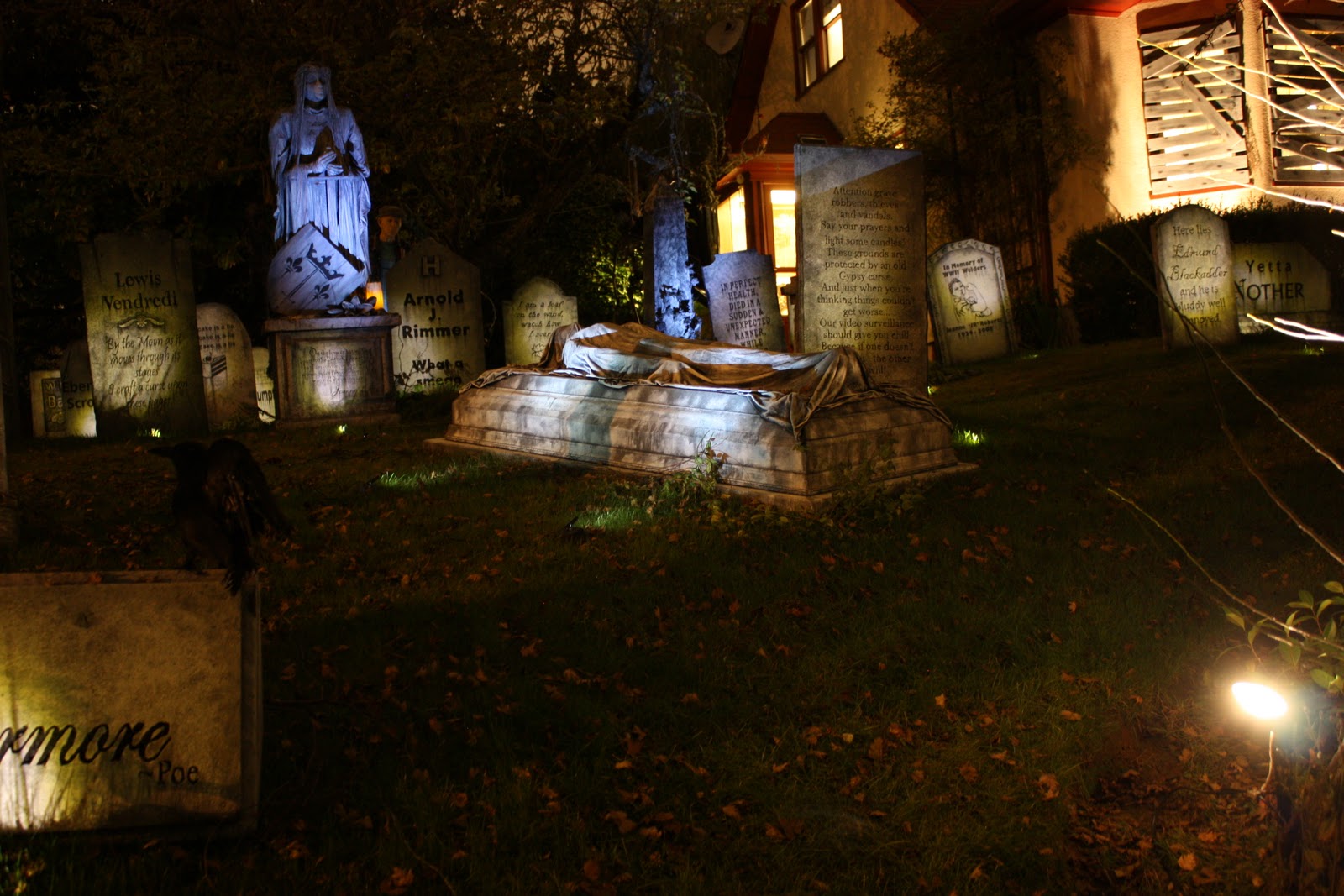 Beautiful Halloween: Of the Davis Graveyard and a truly beautiful set ...