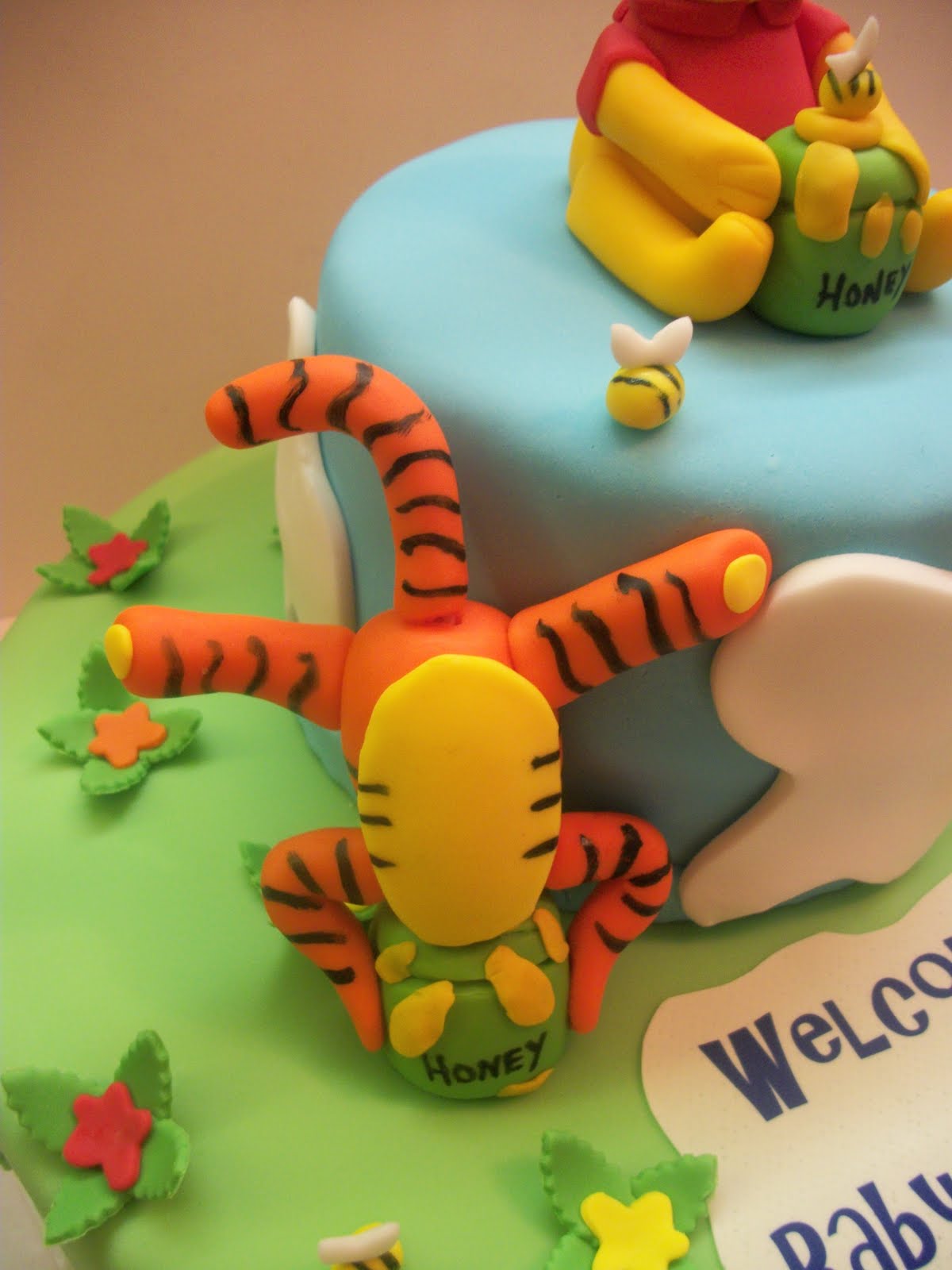 Tasty Cakes: Pooh & TIgger Cake